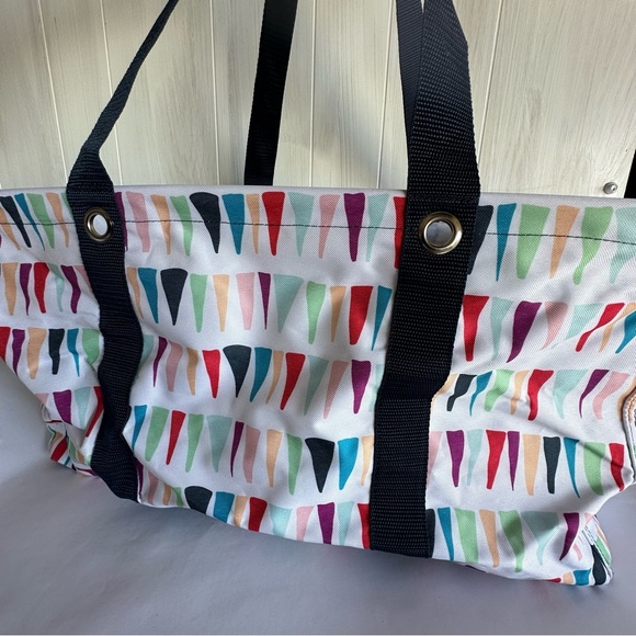 thirty-one | Bags | Brand New Thirtyone Fun Flags Large Utility Tote ...